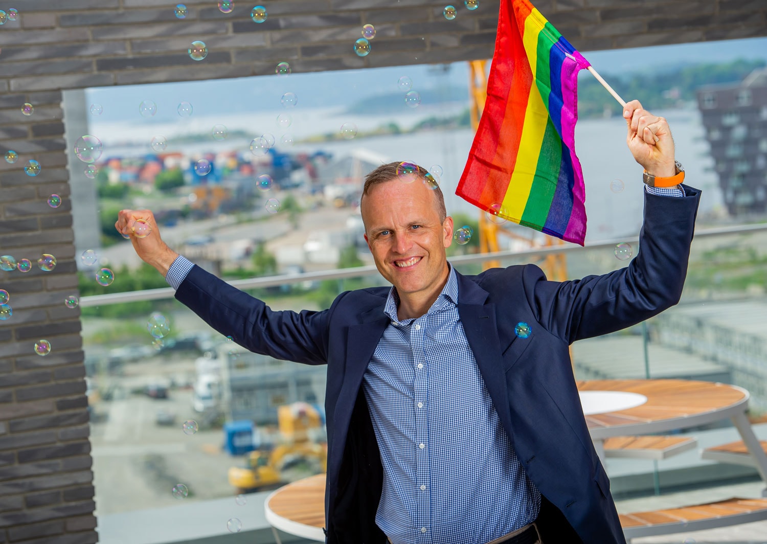 Shine er PwCs globale LHBT+ nettverk